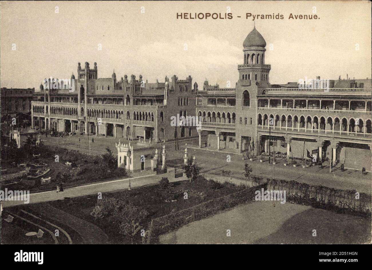 Heliopolis Ägypten, general view of the Pyramids Avenue | usage ...