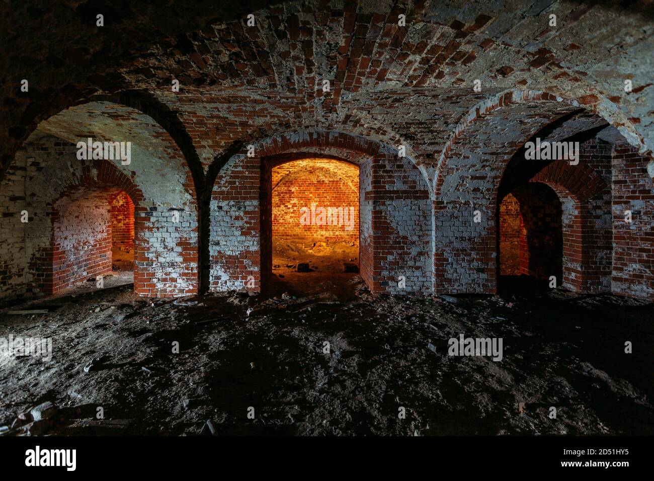 Red brick mansion spooky hi-res stock photography and images - Alamy