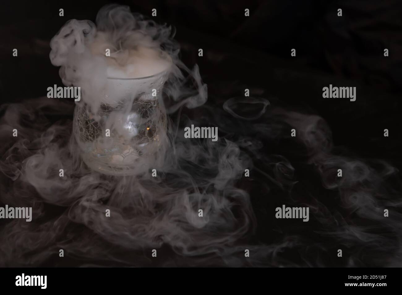 Smoking dry ice chemistry hi-res stock photography and images - Alamy