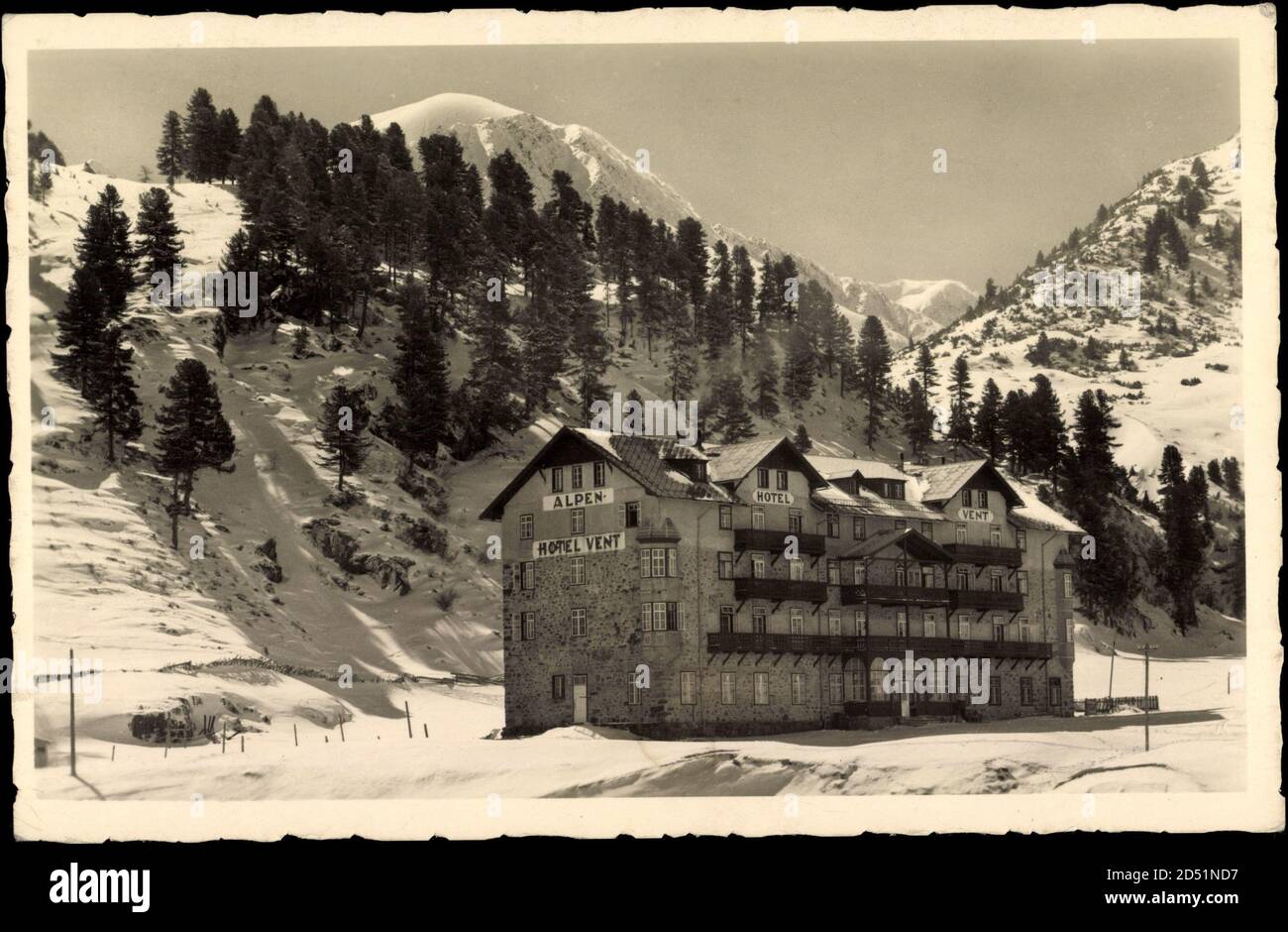 Vent Tirol, Blick auf Alpenhotel im Skifahrerdorf | usage worldwide ...