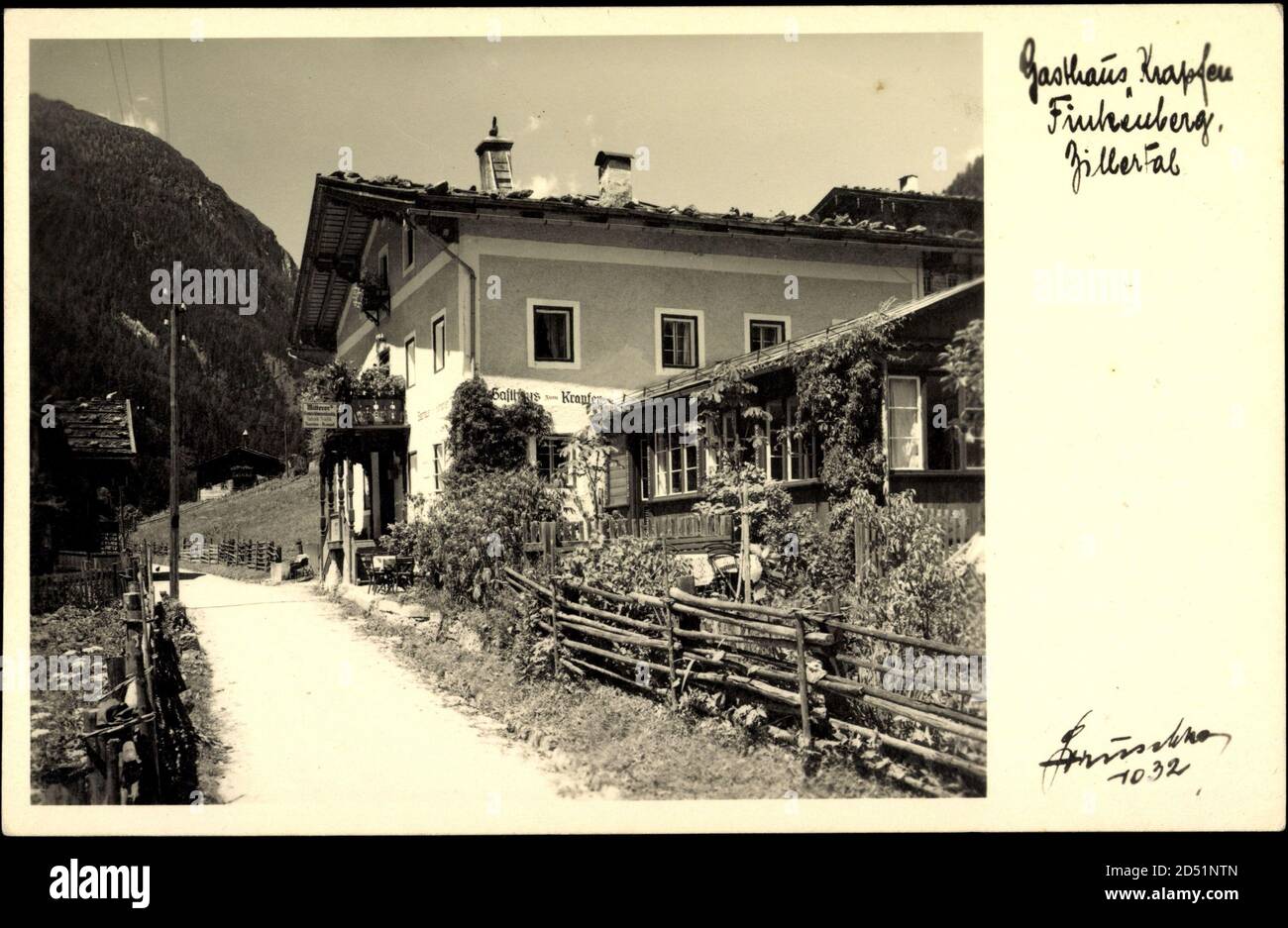 Finkenberg Tirol, Gasthaus Krapfen, Weg, Garten | usage worldwide Stock ...