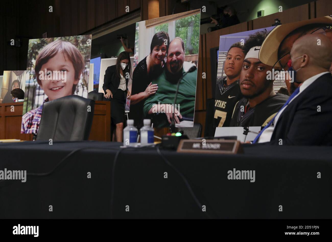 Looks on the dais hi-res stock photography and images - Alamy