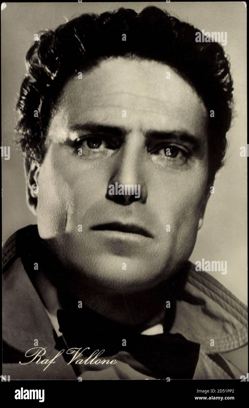 Schauspieler Raf Vallone, Die Rache, Starfoto | usage worldwide Stock ...