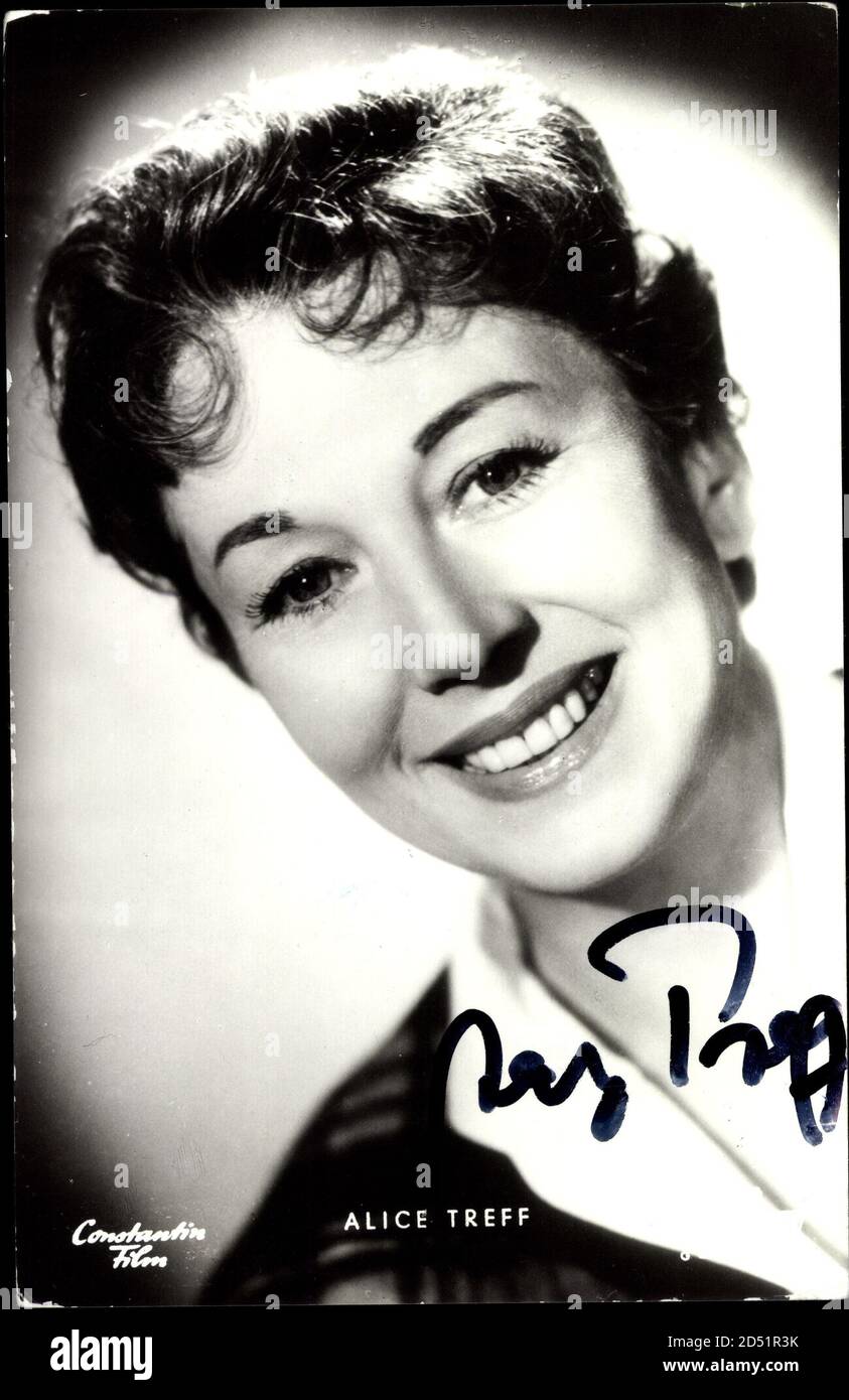 Schauspielerin Alice Treff, in die Kamera lachend | usage worldwide ...