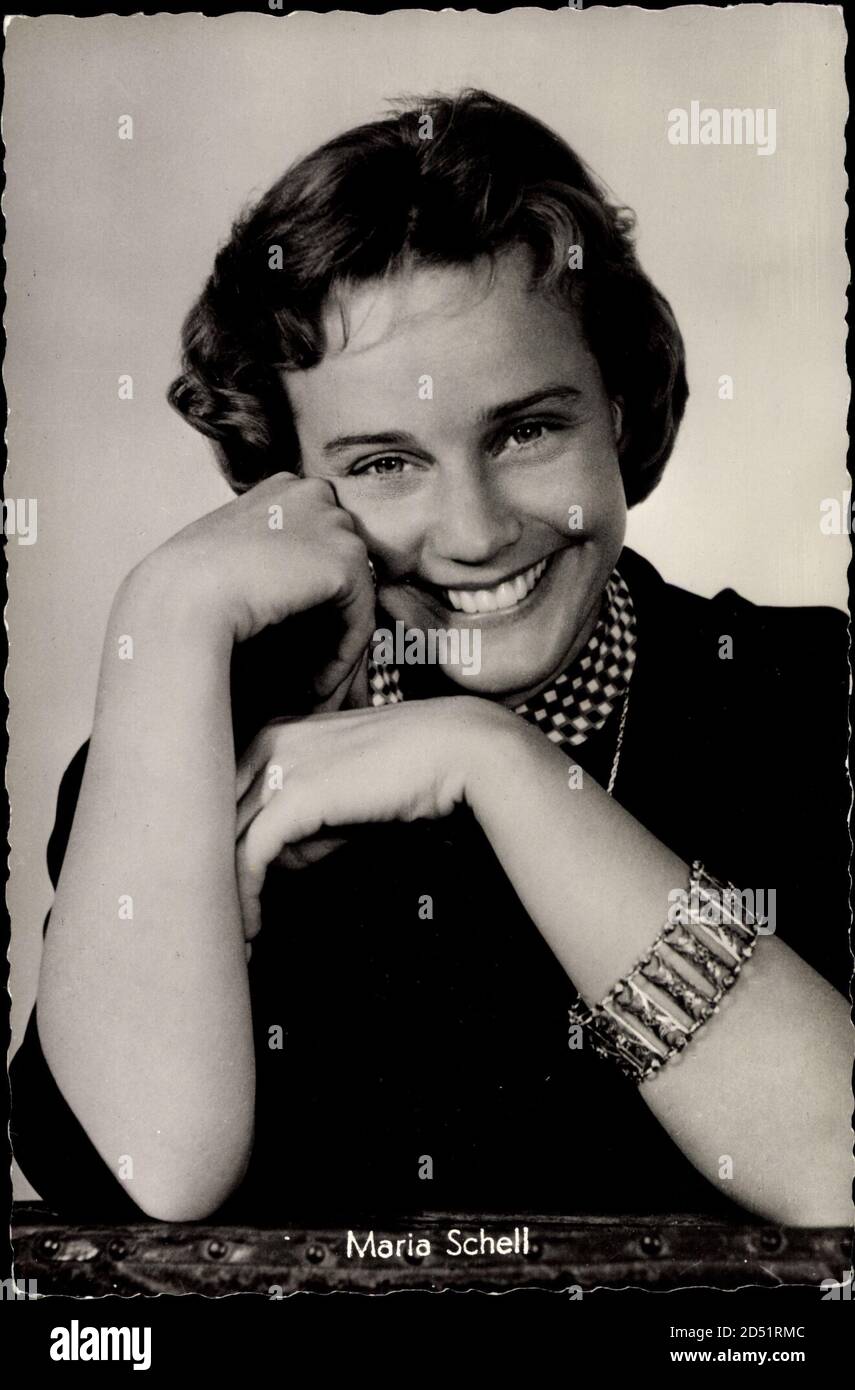 Schauspielerin Maria Schell, in die Kamera lachend | usage worldwide ...