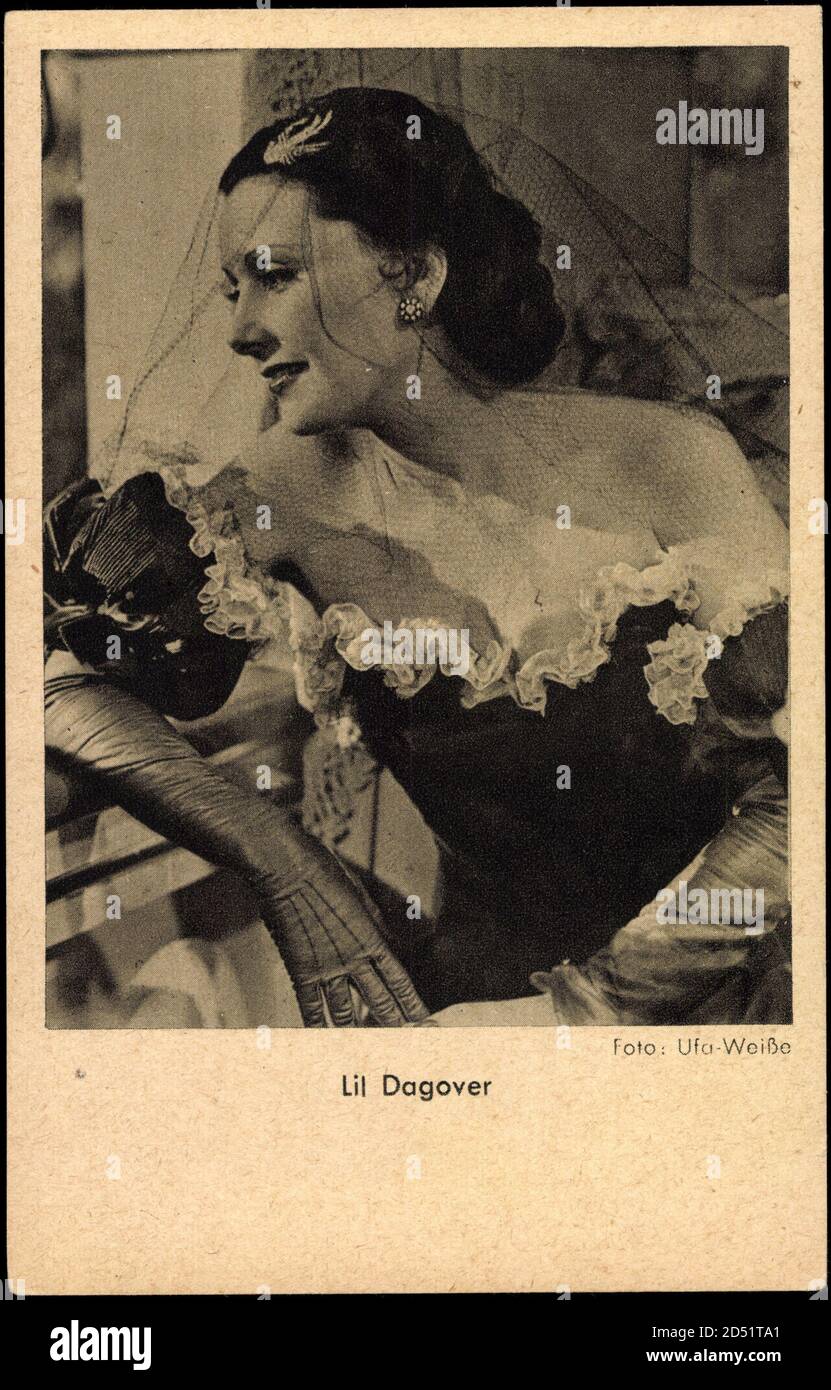 Schauspielerin Lil Dagover, UFA Film, Ballkleid | usage worldwide Stock ...