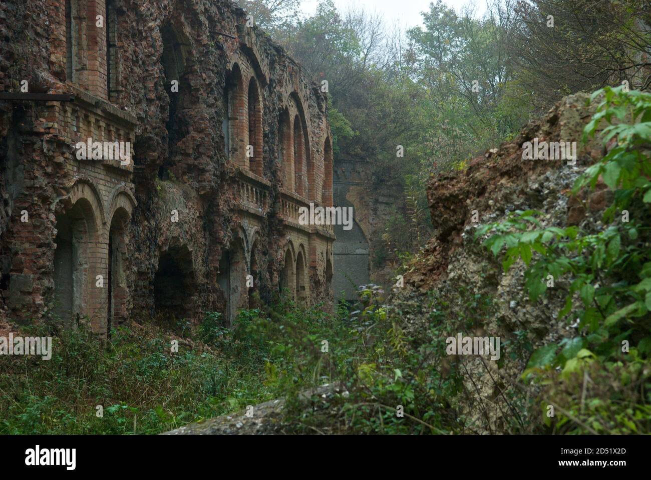 Ruins of a fortress hi-res stock photography and images - Alamy