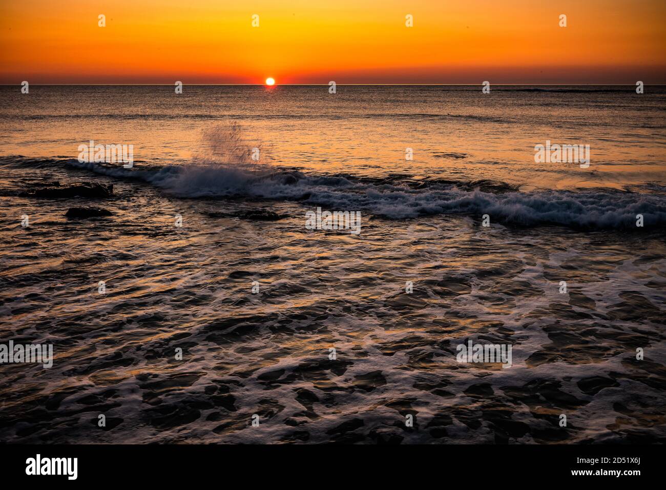 Biggest wave hi-res stock photography and images - Alamy