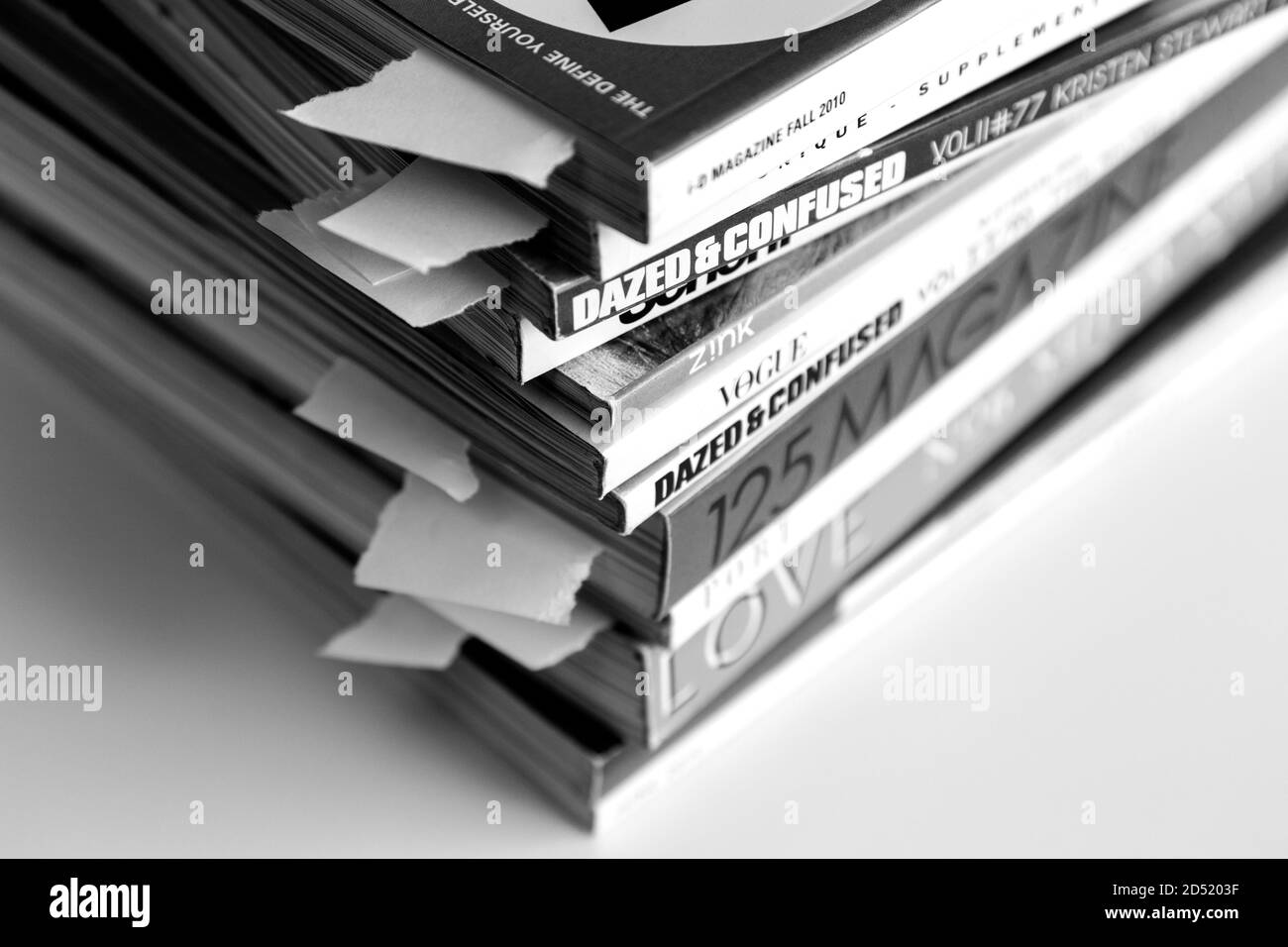 Stack of vogue magazines hi-res stock photography and images - Alamy