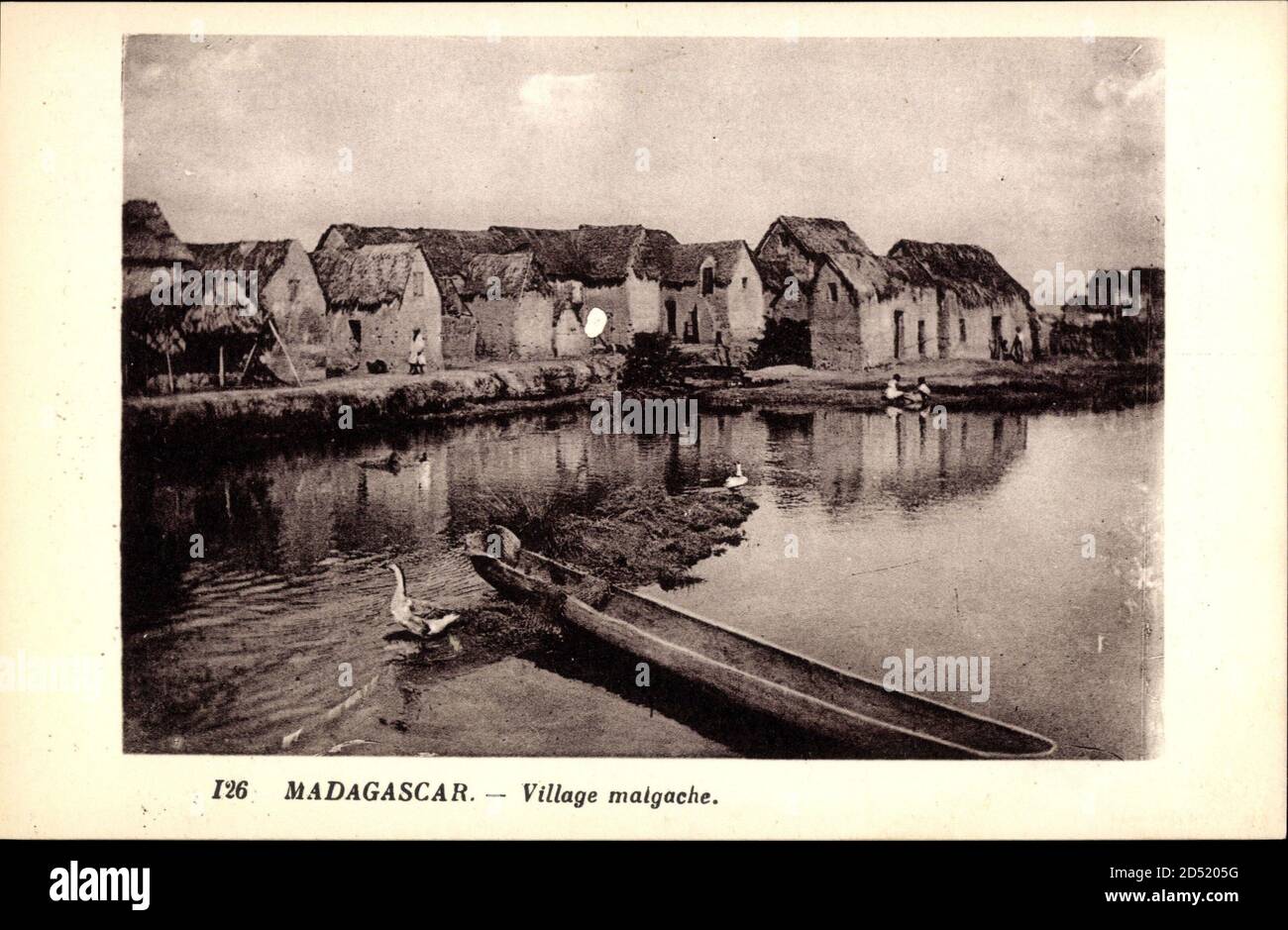 Madagaskar, Village malgache, Blick zum Dorf, Gans | usage worldwide ...