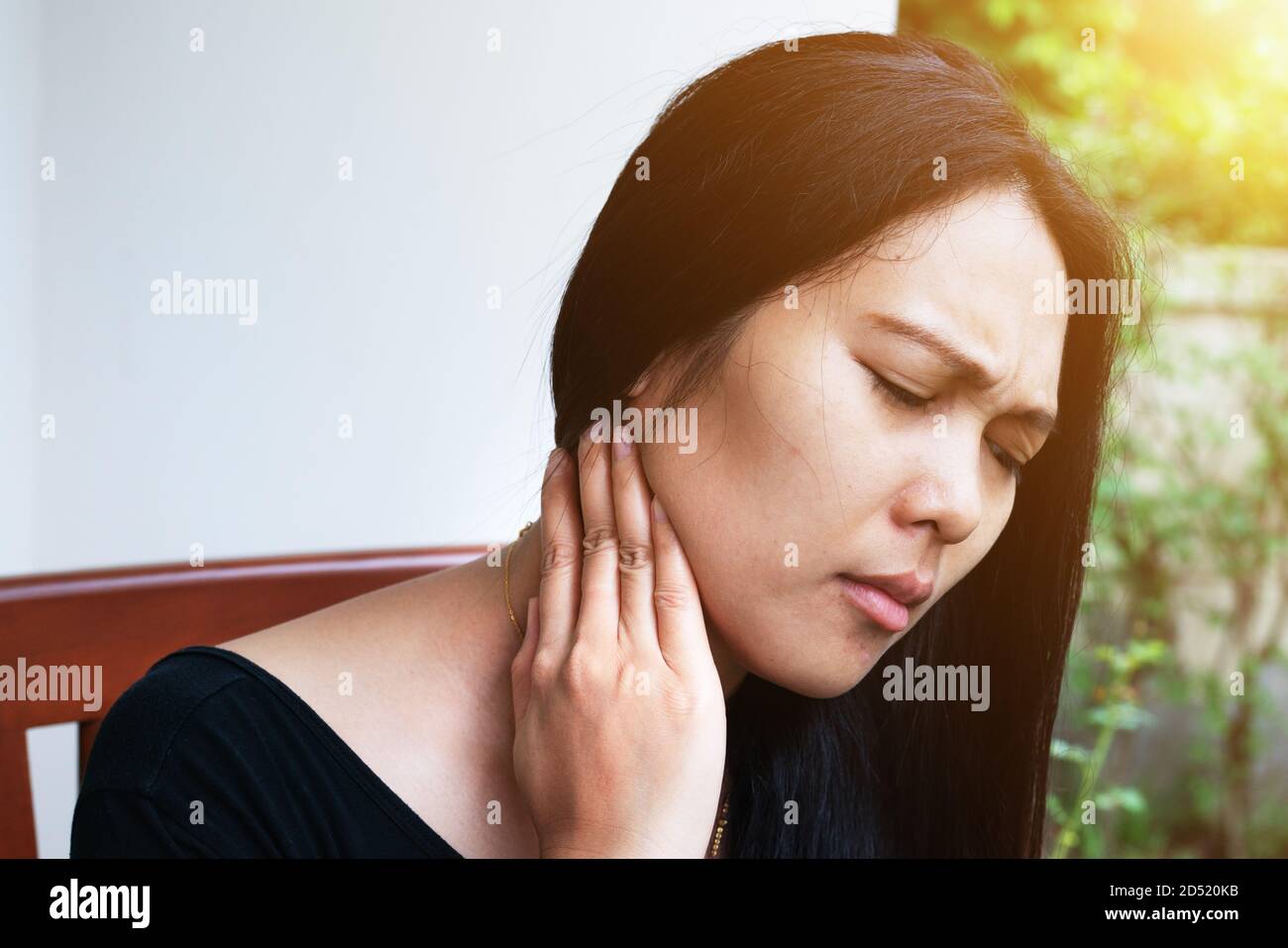 young women neck and shoulder pain injury, healthcare and medical ...
