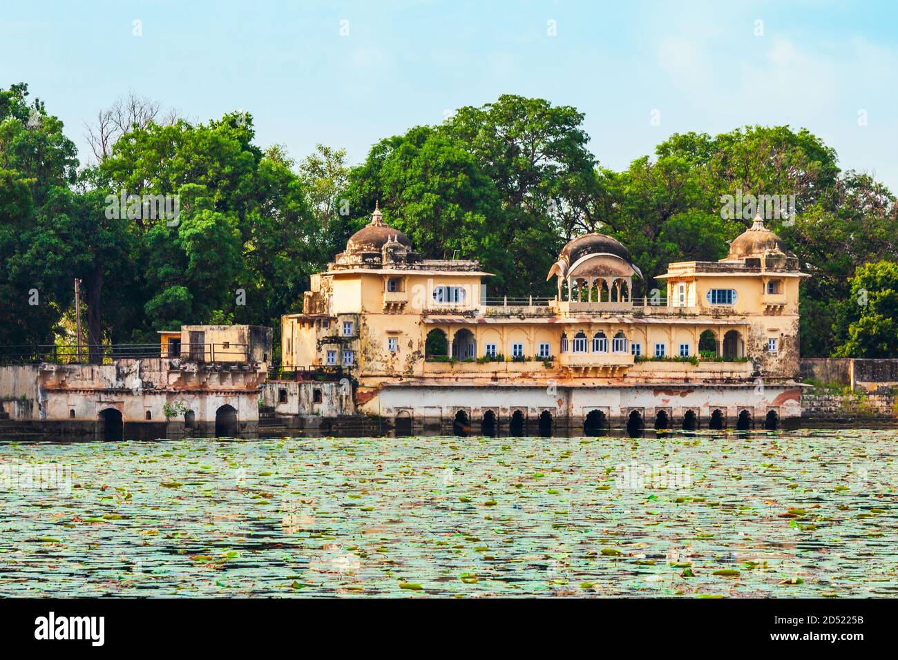 Sukh Mahal is a medieval palace situated at the Jet Sagar lake in Bundi ...