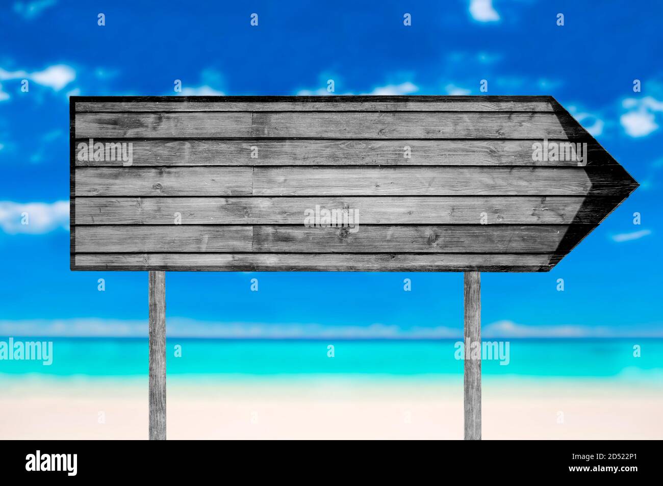 Empty wooden sign with a beach on background Stock Photo - Alamy