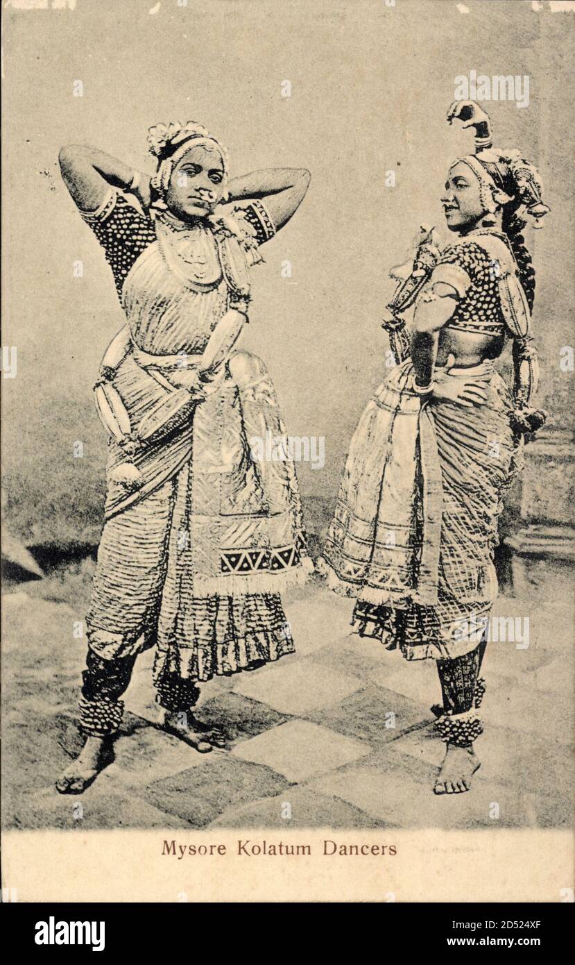 Mysore Kolatum Dancers, Indische Tänzerinnen | usage worldwide Stock ...