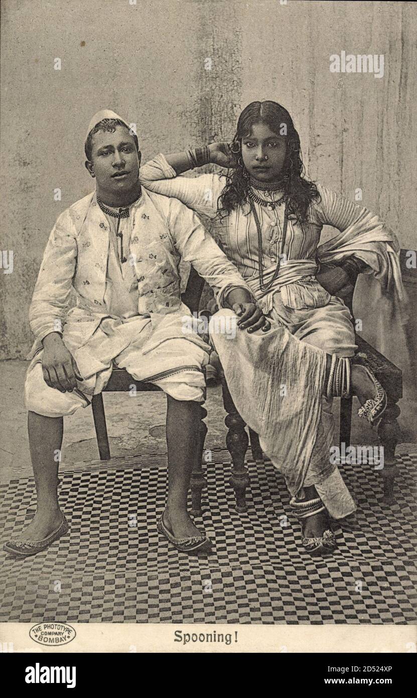 Indisches Pärchen aus Bombay in Volkstracht, Spooning! | usage ...