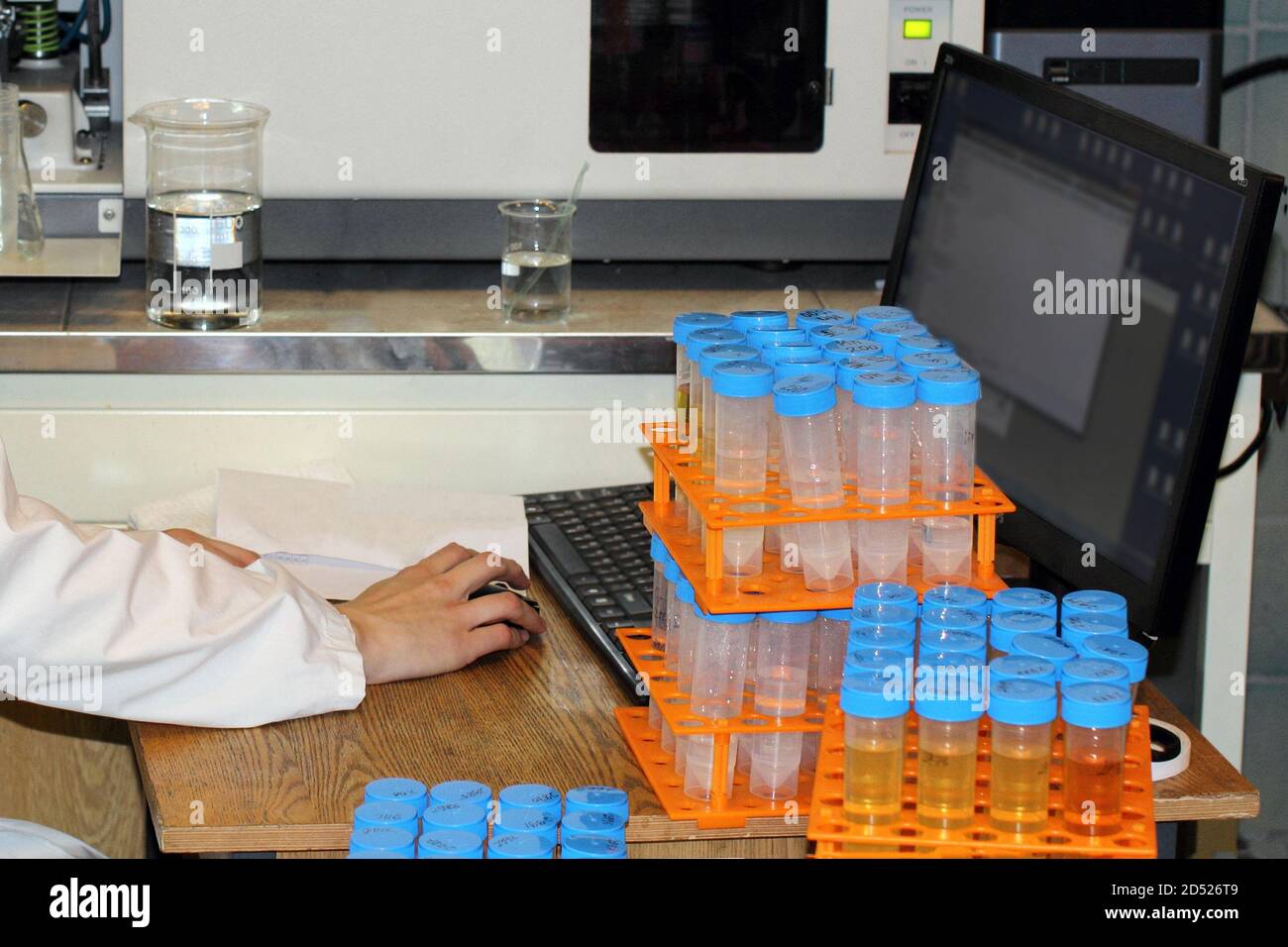 Laboratory water samples computer hi-res stock photography and images ...