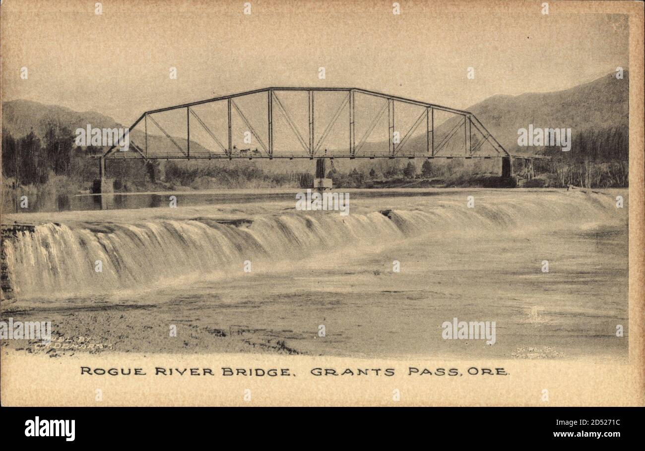 Oregon USA, Rogue River Bridge, Grants Pass, Blick zur Brücke | usage worldwide Stock Photo - Alamy