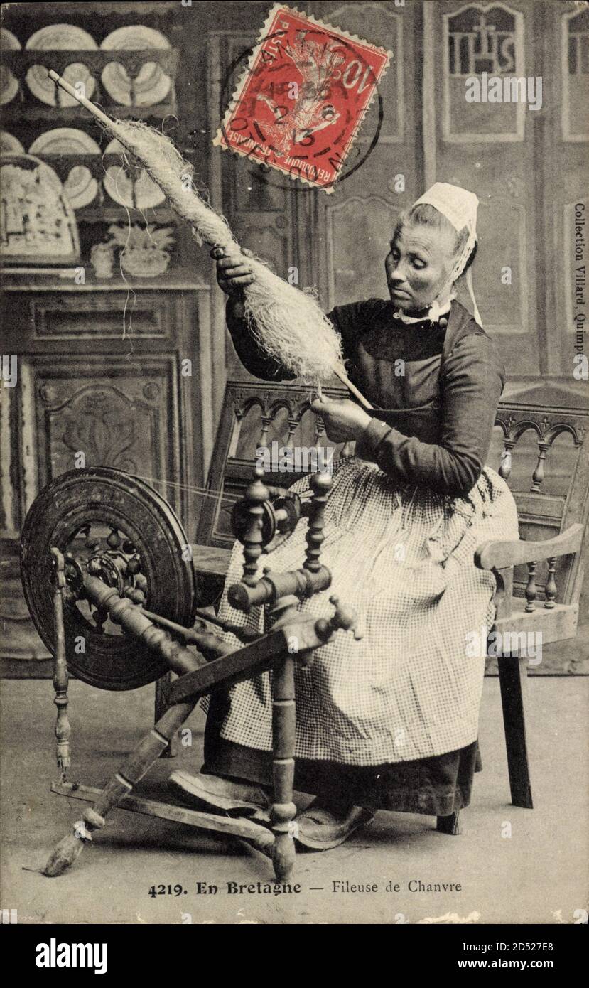 En Bretagne, Fileuse de Chanvre, Spinnrad, Frau in Tracht | usage ...