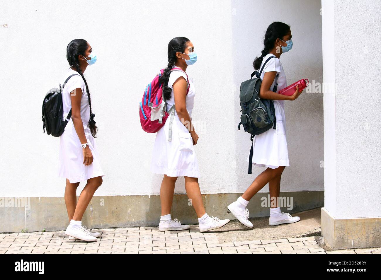 Colombo, Sri Lanka. 12th Oct, 2020. Students wearing face masks prepare ...