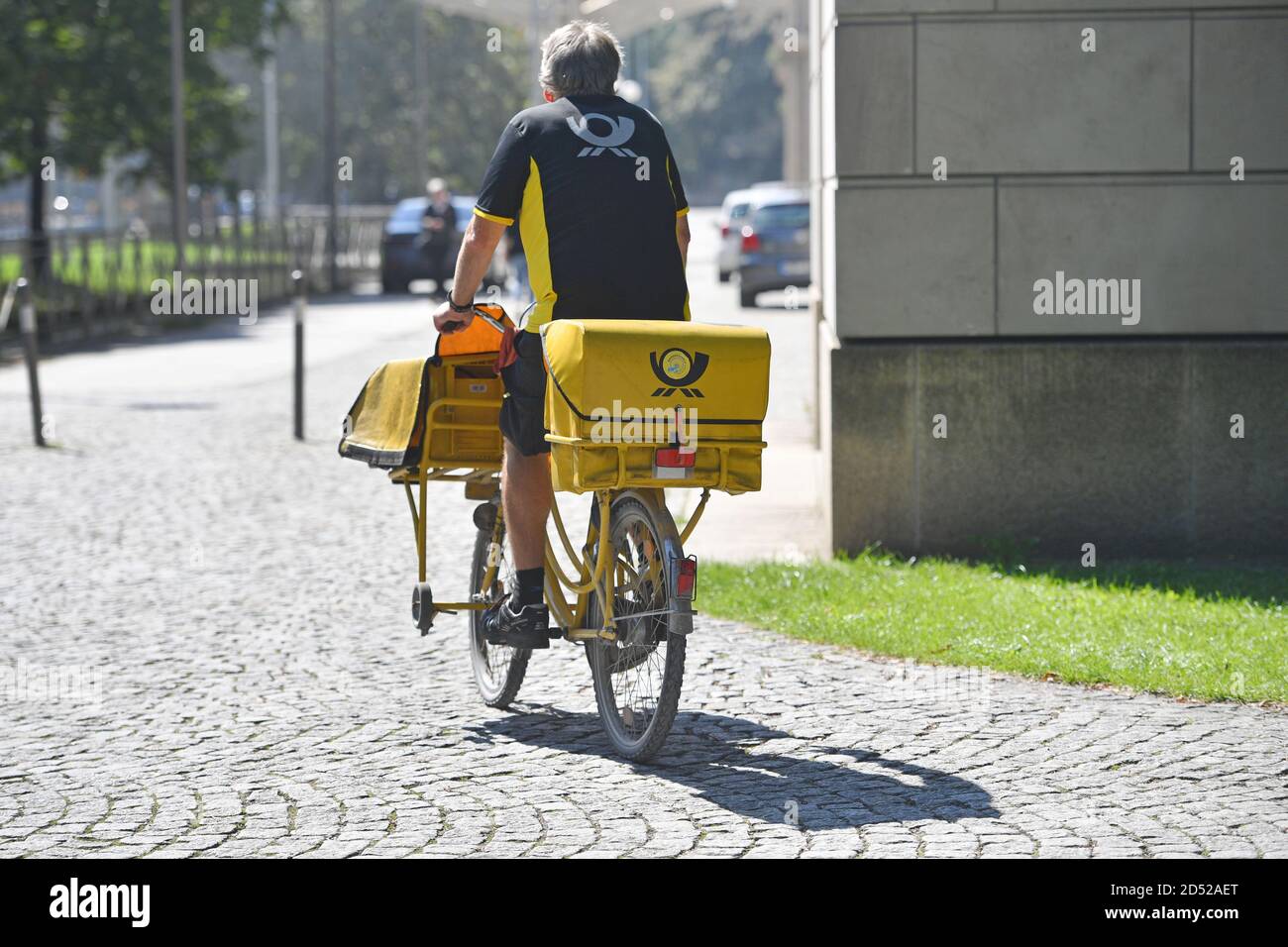 Munich, Deutschland. 08th Sep, 2020. Subject picture post, postman ...