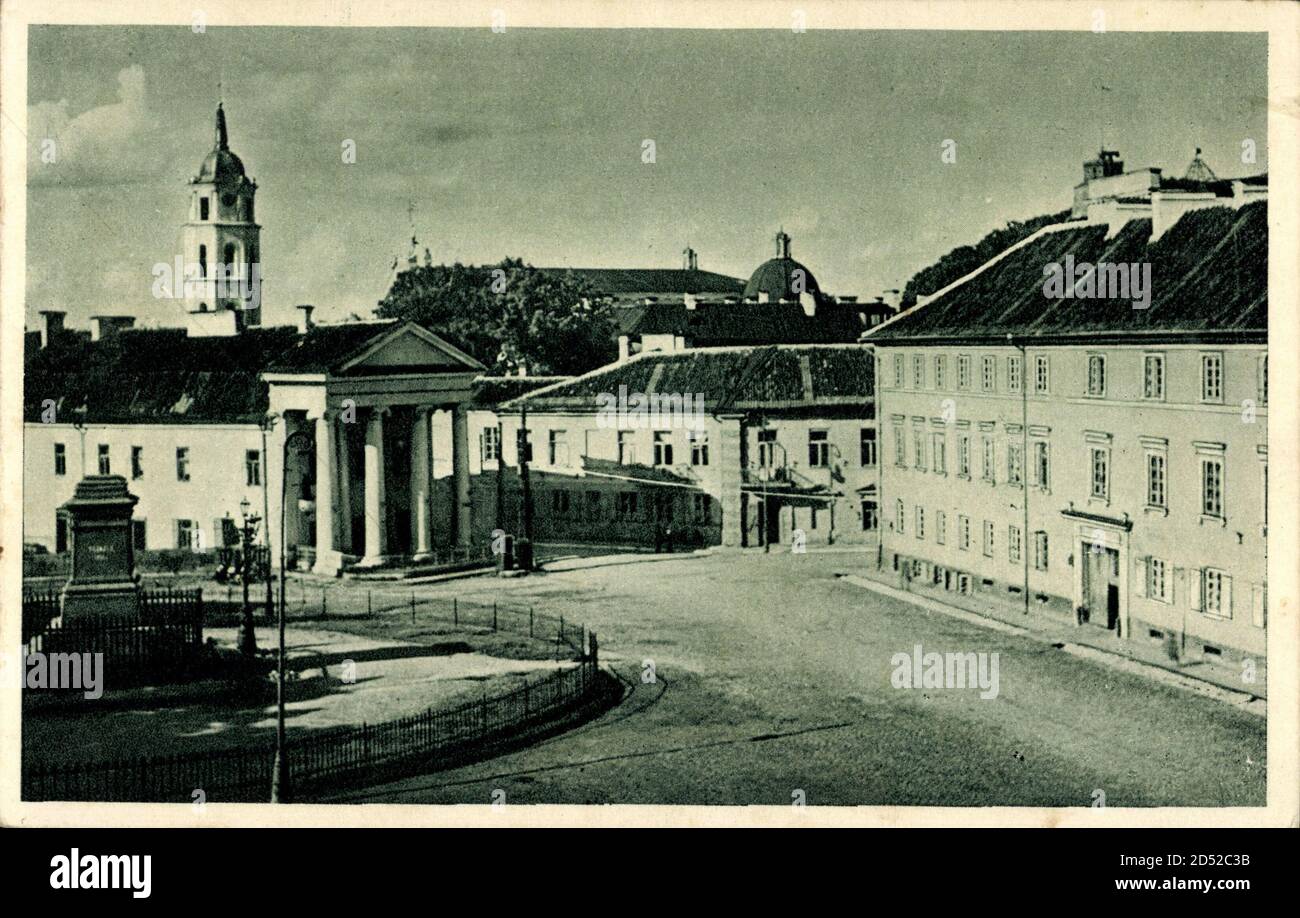 Wilna Litauen, Blick auf einen Platz, Denkmal, Kirchturm | usage ...