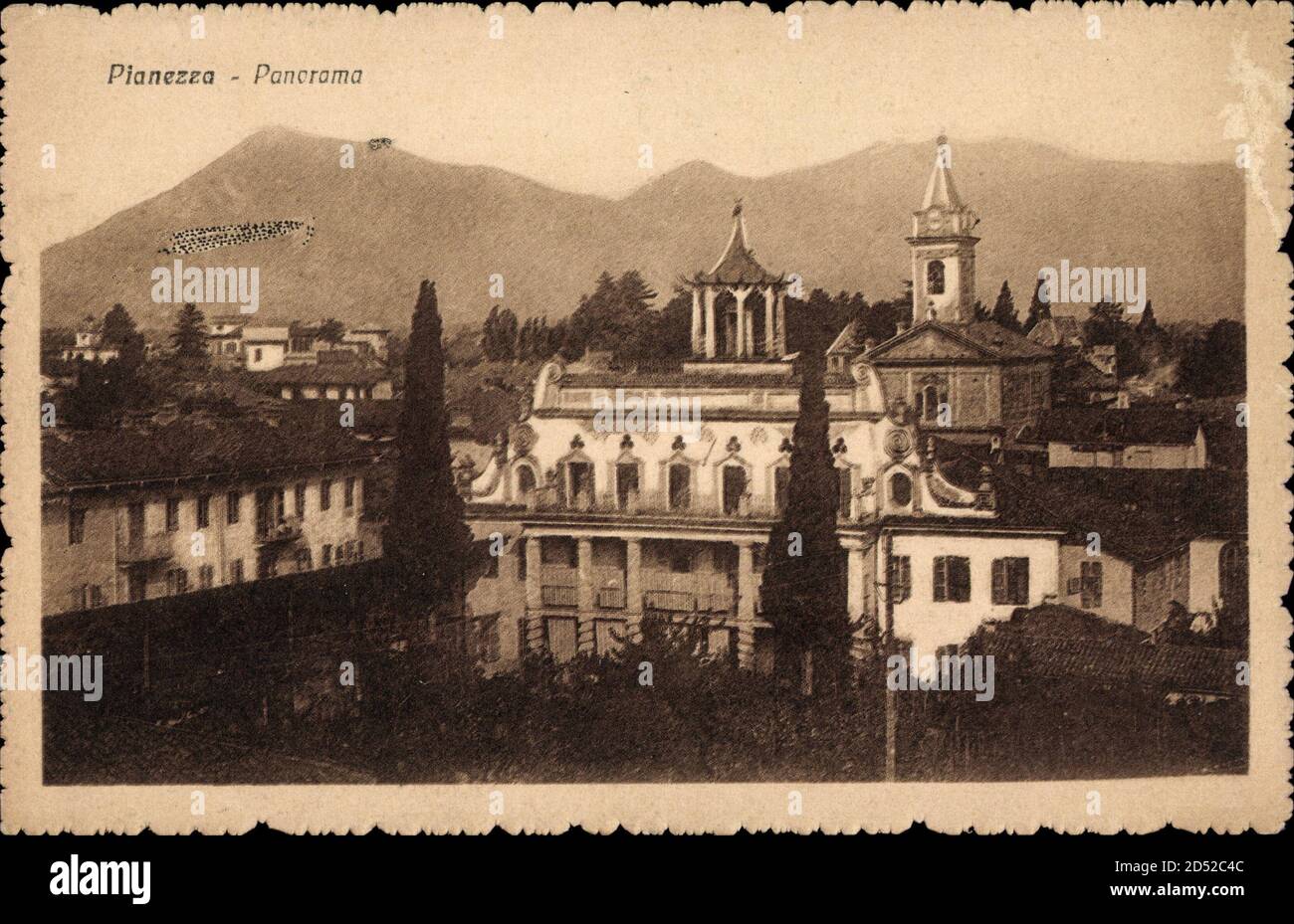 Pianezza Piemonte, Panorama der Stadt, Kirchturm, Berge | usage ...