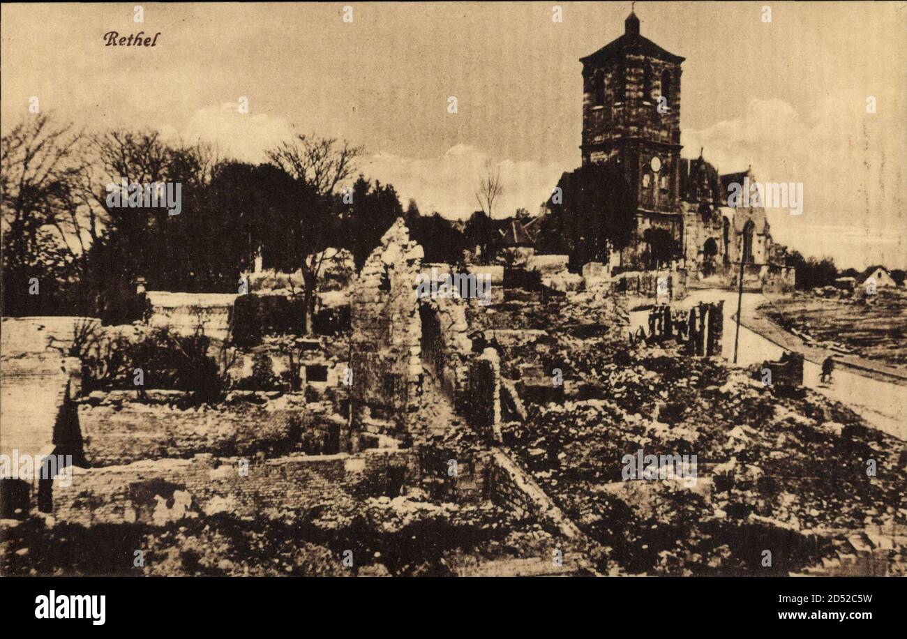Rethel Ardennes, Kirchturm, Häuserruinen, Schutt, Geröll | usage ...