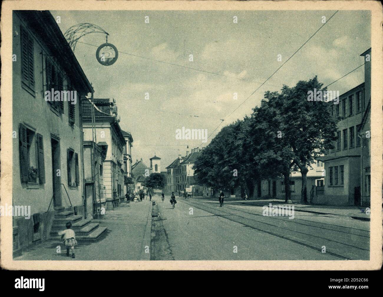Saint Louis Haut Rhin, Blick in die Hauptstraße, Kind, Radfahrer ...