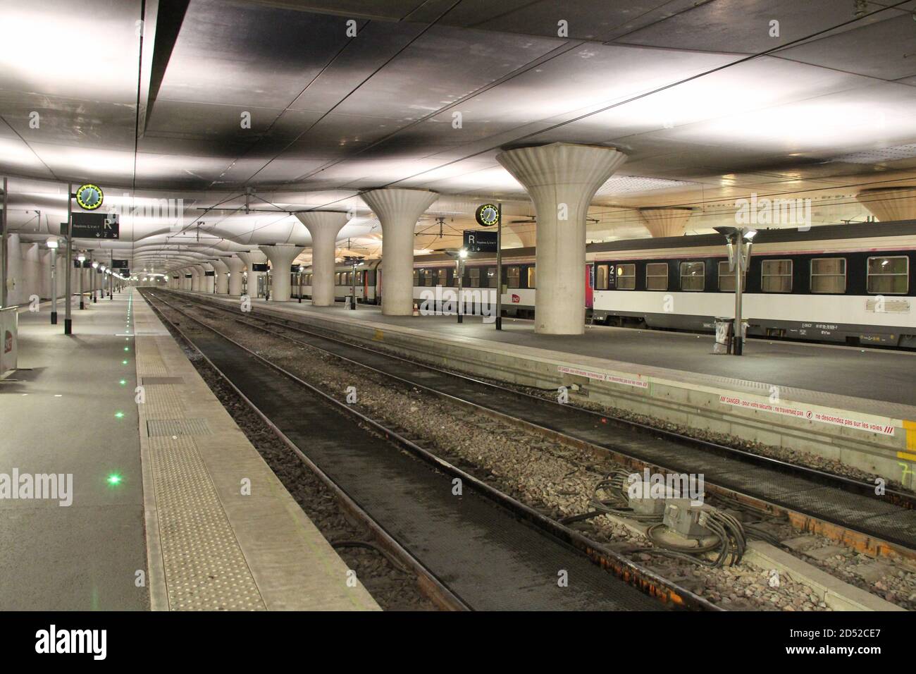 Paris austerlitz station hi-res stock photography and images - Alamy