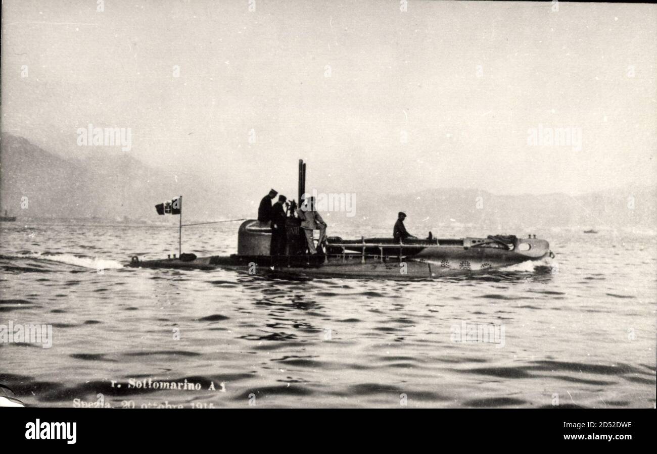 Italienisches U Boot, A 1, Unterseeboot in Fahrt | usage worldwide ...