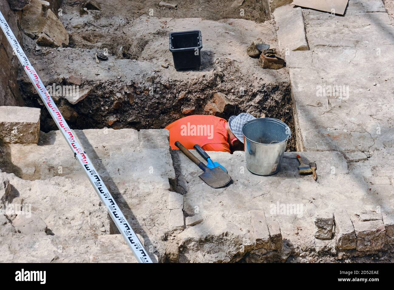 Male archaeologist hi-res stock photography and images - Alamy
