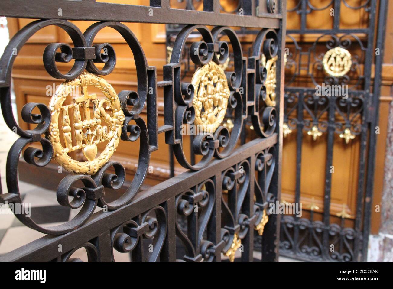 Frieze rail hi-res stock photography and images - Alamy