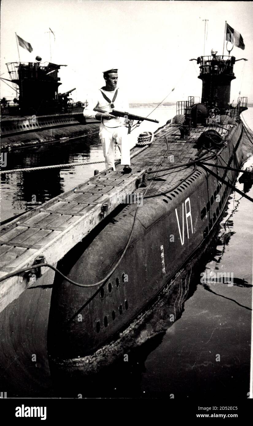 Italienisches U Boot, Vortice, Matrosen mit Maschinengewehr, VA | usage ...