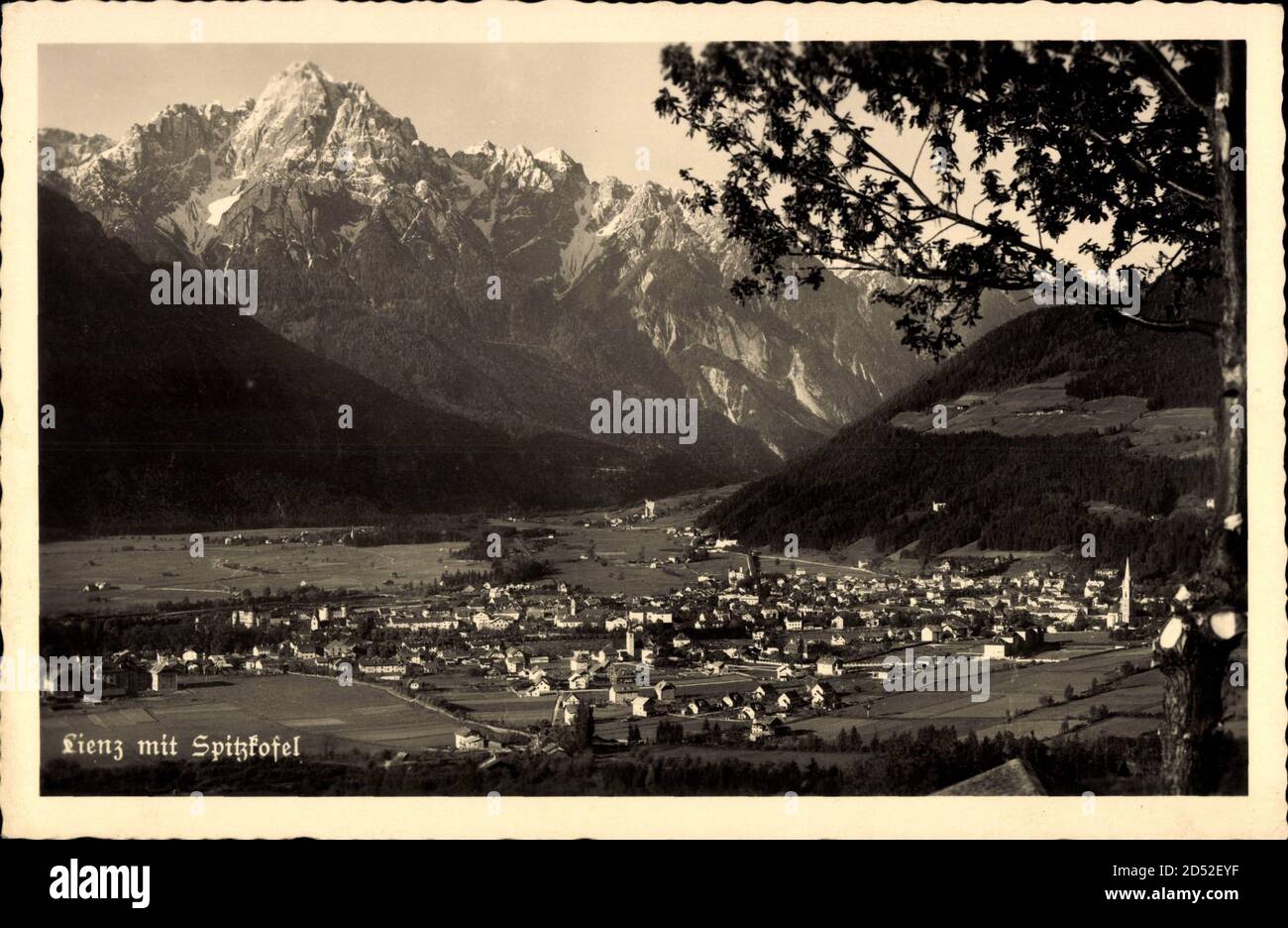 Lienz Tirol Österreich, Panorama der Ortschaft mit Spitzkofel | usage ...