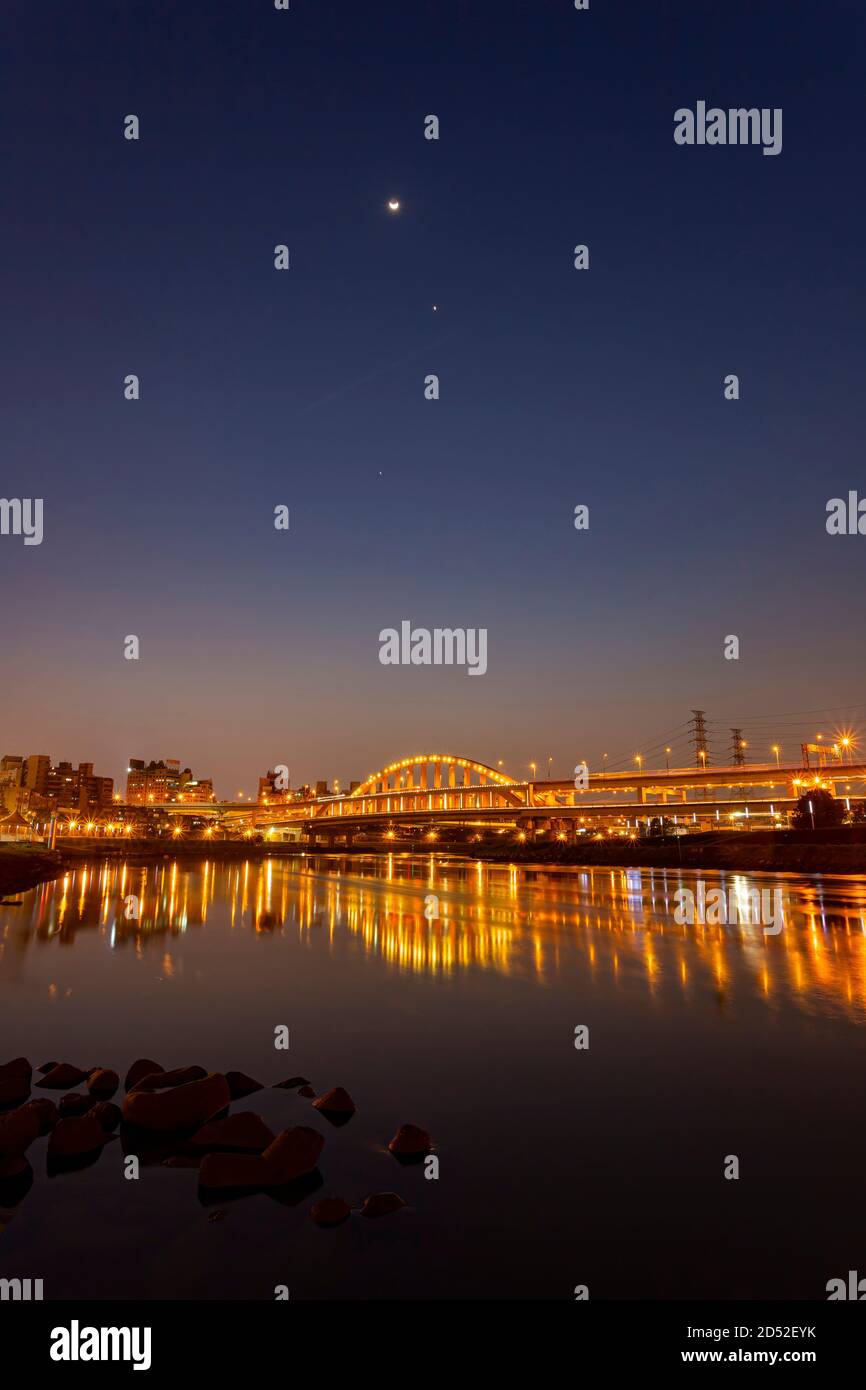 Twilight view of the beautiful First MacArthur Bridge at Taipei, Taiwan ...