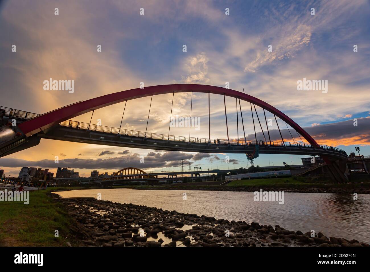 Sunset view of the beautiful Rainbow Bridge at Taipei, Taiwan Stock ...