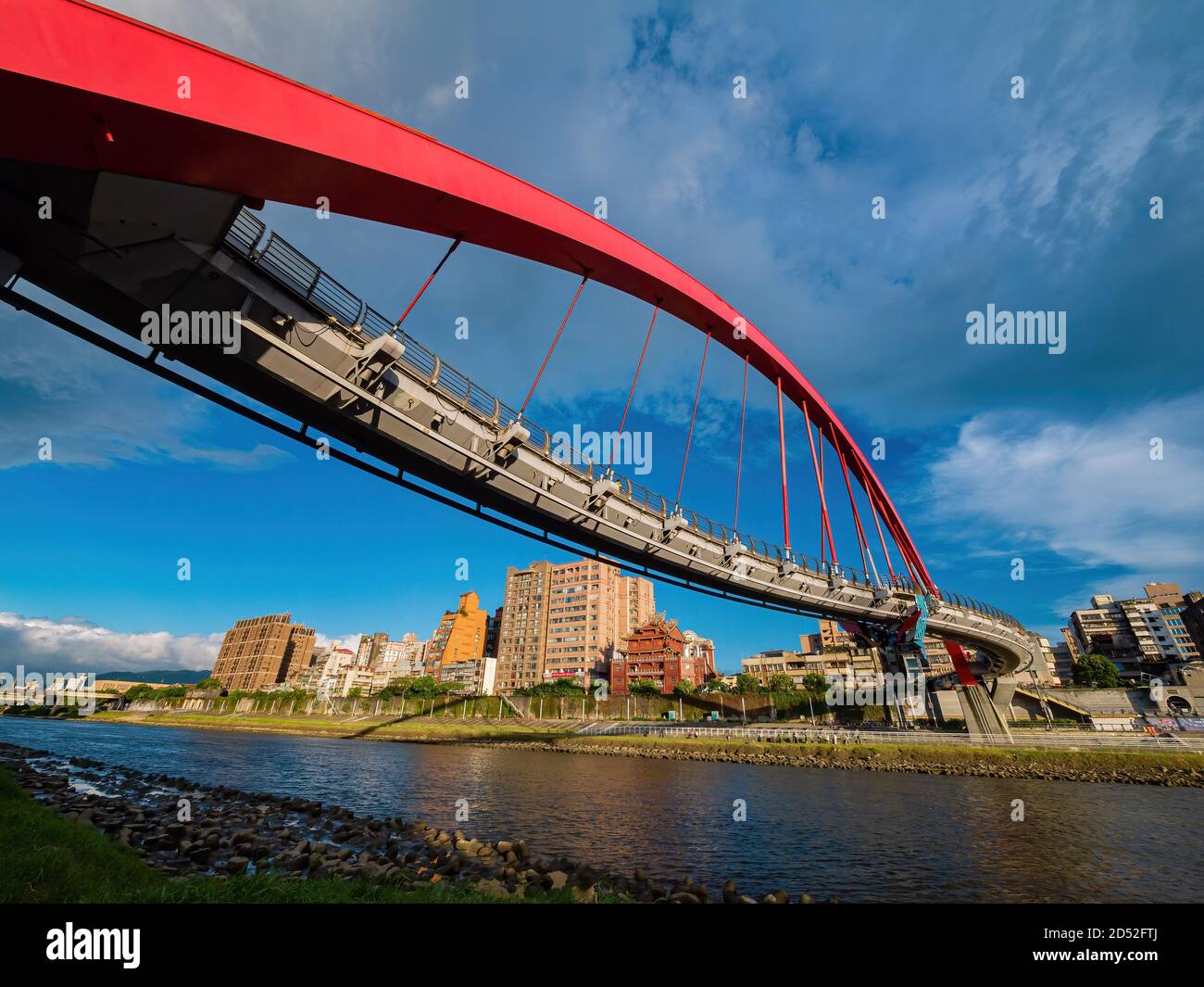 Afternoon view of the beautiful Rainbow Bridge at Taipei, Taiwan Stock ...