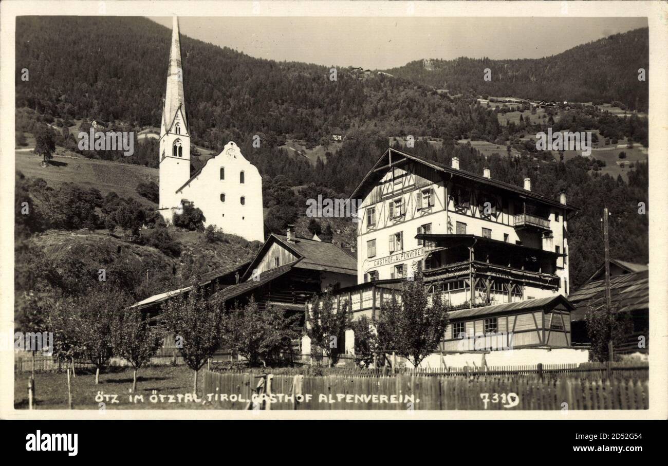 Ötz im Ötztal Tirol, Blick auf den Gasthof Alpenverein, Kirche, Wald ...