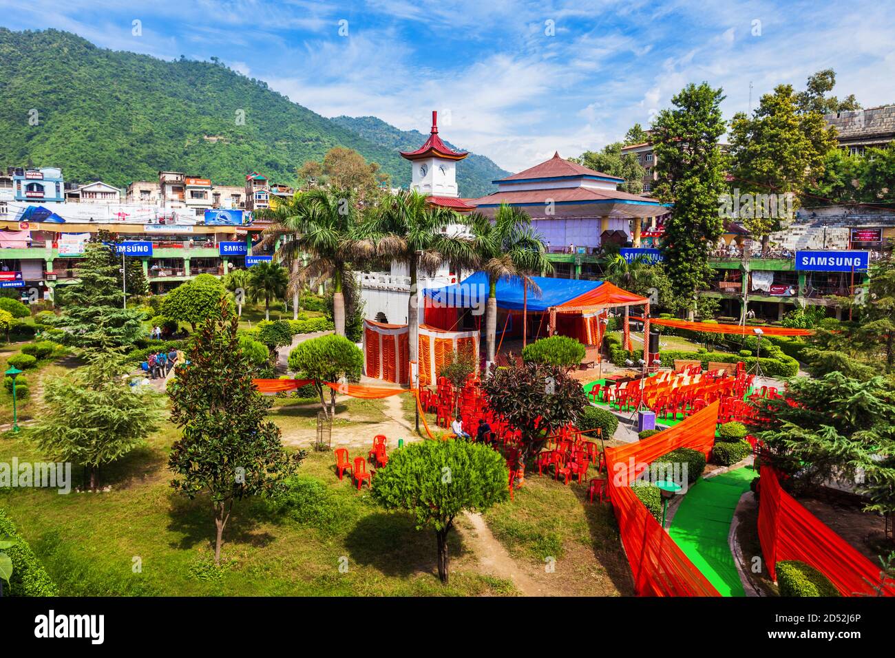 MANDI, INDIA - OCTOBER 05, 2019: Clock Tower in Sunken public garden in ...