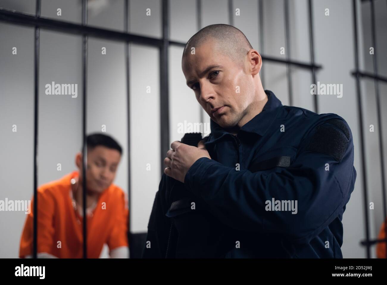Inmates orange hi-res stock photography and images - Alamy