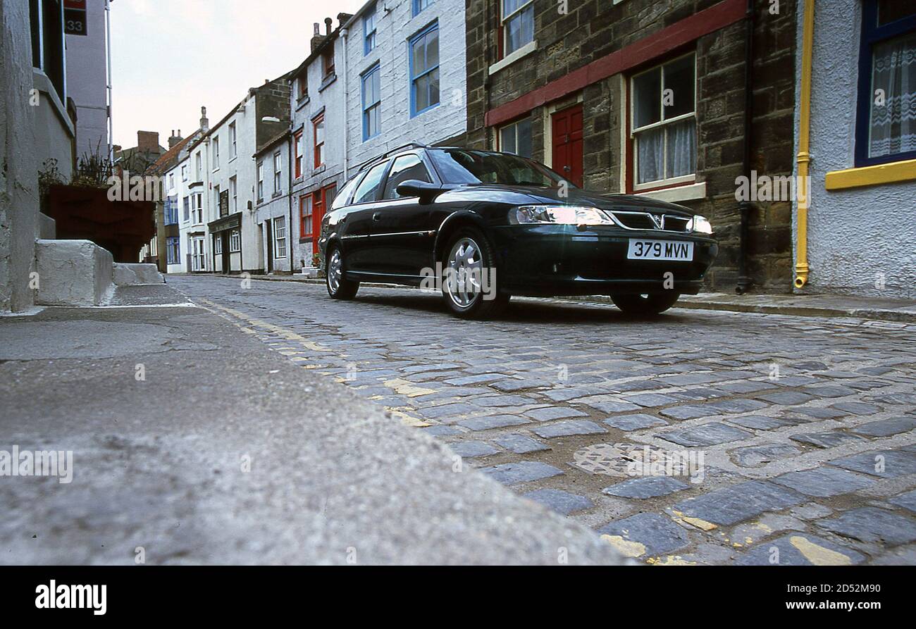 Vauxhall Vectra V6 estate car 2000 Stock Photo - Alamy