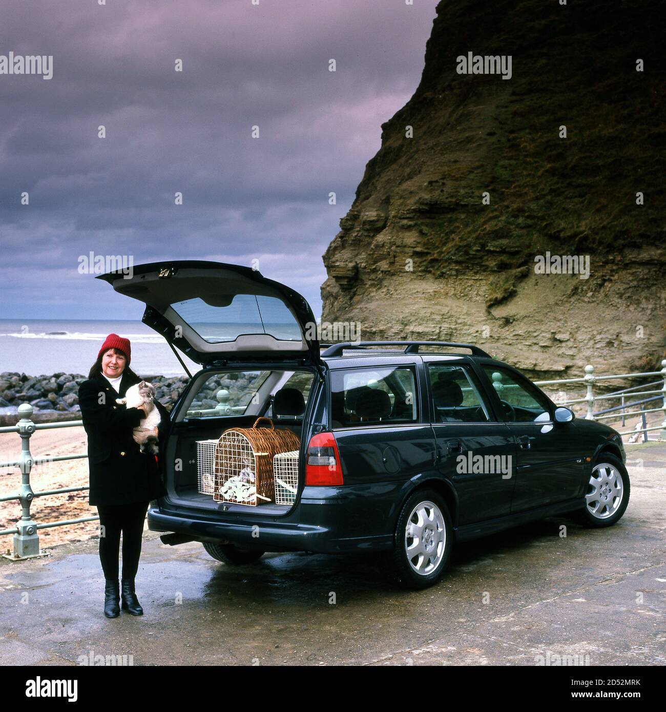 Vauxhall Vectra V6 estate car 2000 Stock Photo - Alamy