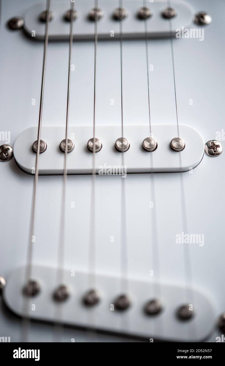 Strings instrument hi-res stock photography and images - Alamy