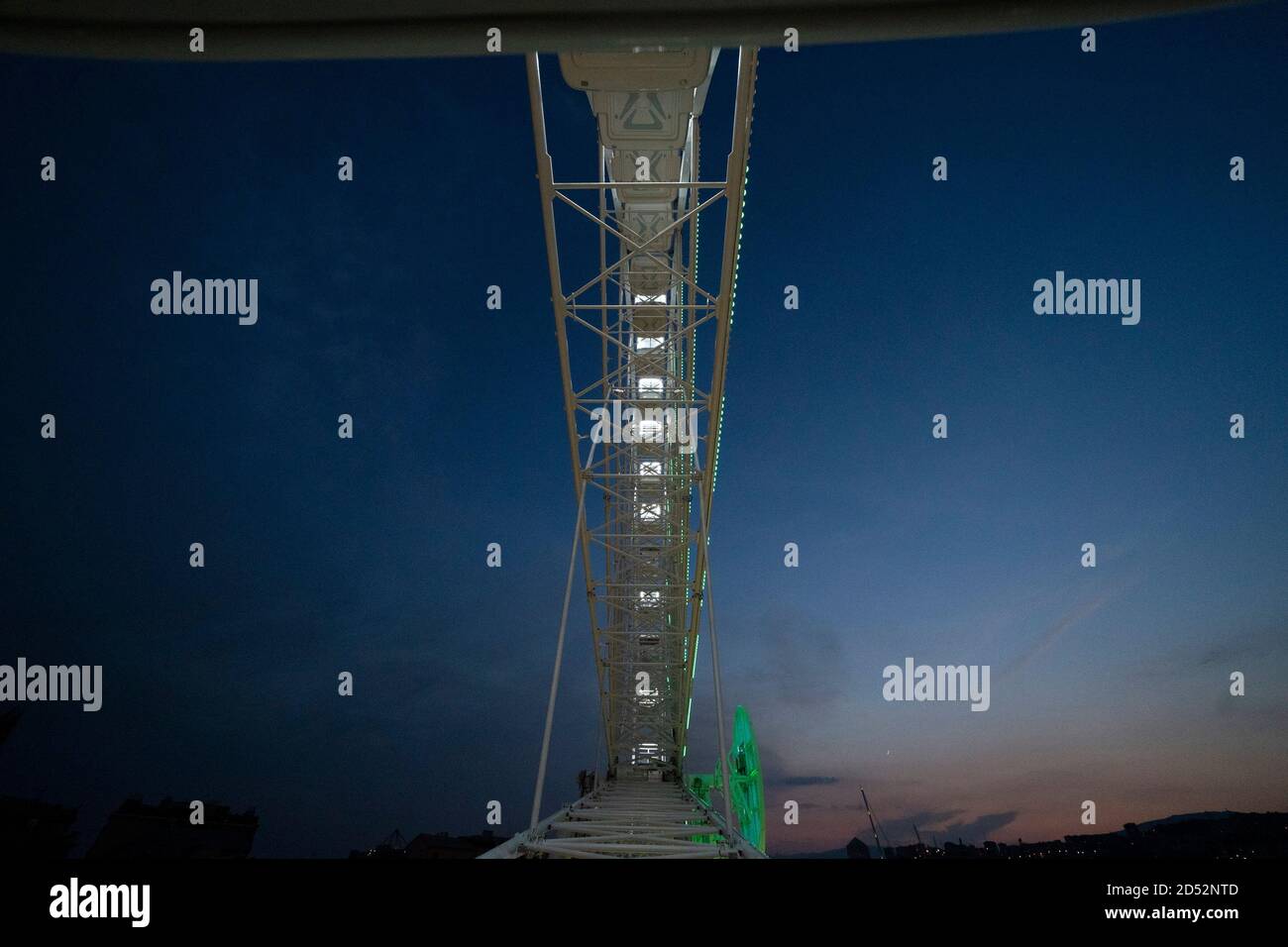 Aerial view ferris wheel boats hi-res stock photography and images - Alamy