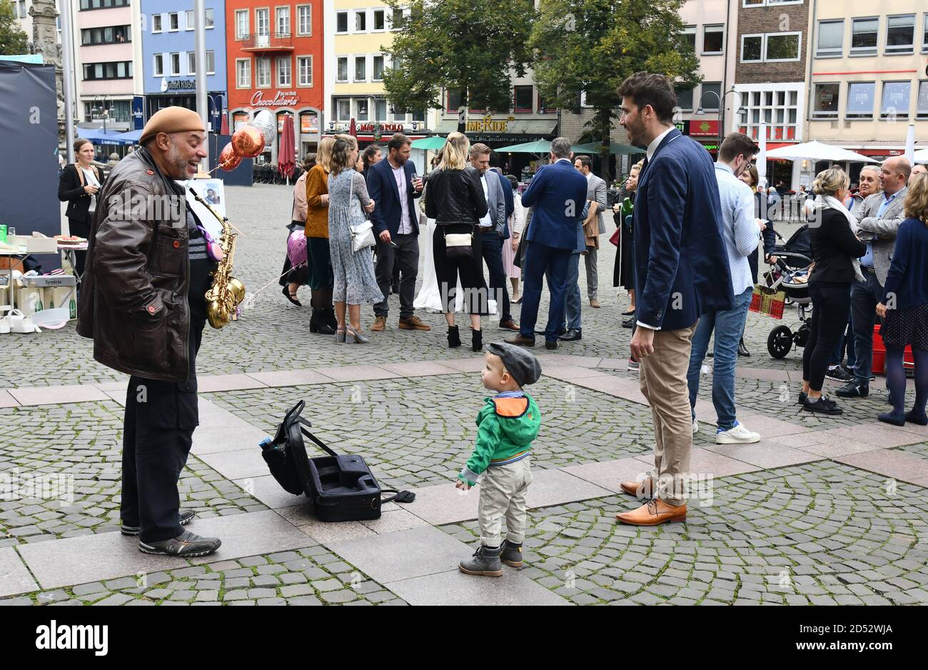 Cologne, Germany, 2020. Busker and child in the Old Town Cologne Stock ...