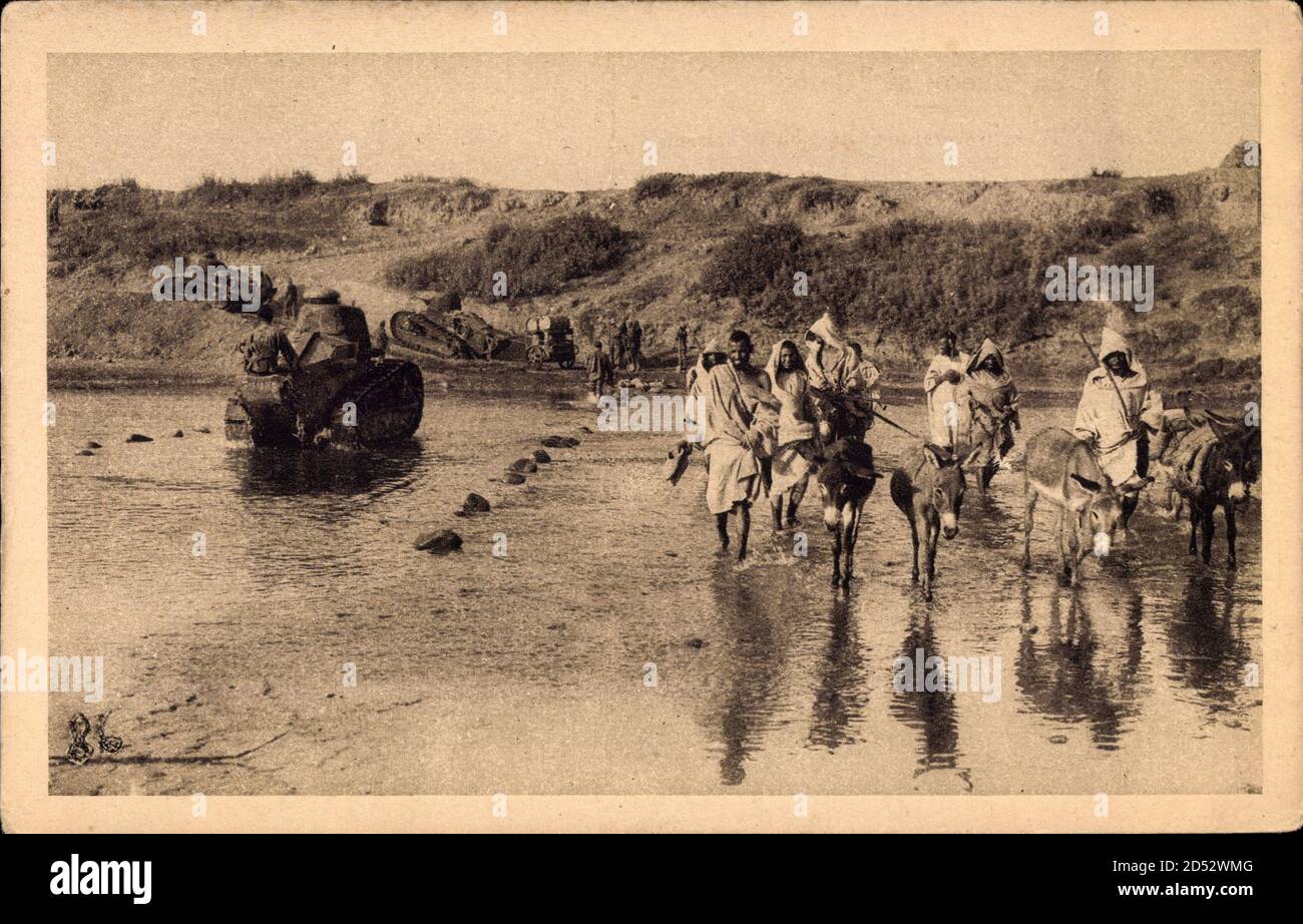 La Guerre au Maroc, Tanks traversant l'Ouergha à Tafrant, Panzer ...