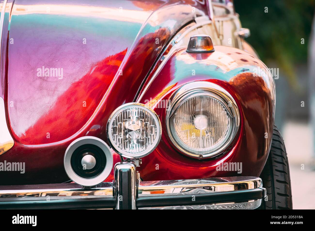 Close Up Headlight Of Old Retro Vintage Red Color Car Stock Photo - Alamy
