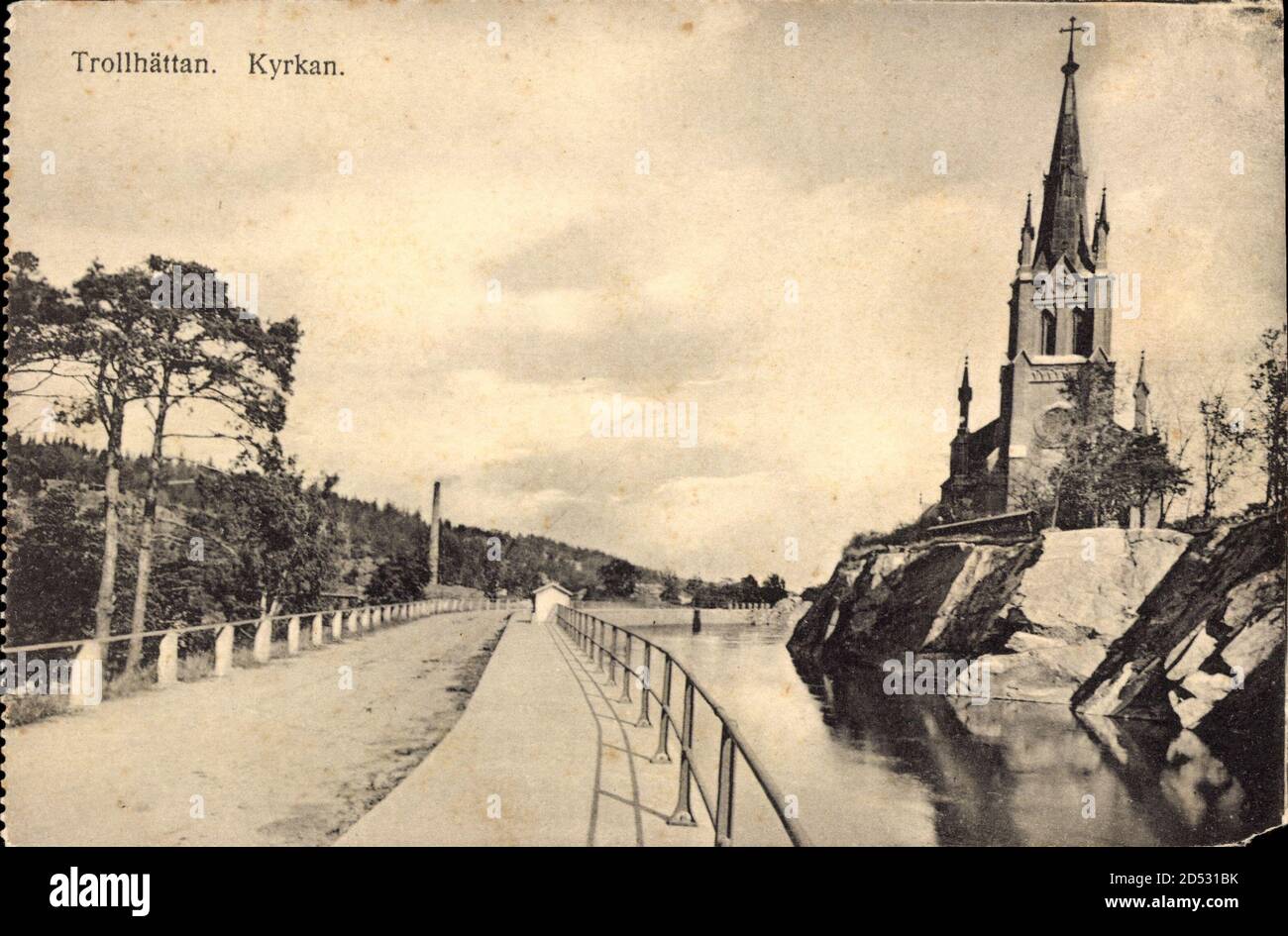 Trollhättan Schweden, Kyrkan, Blick zur Kirche, Straße am Fluss | usage ...