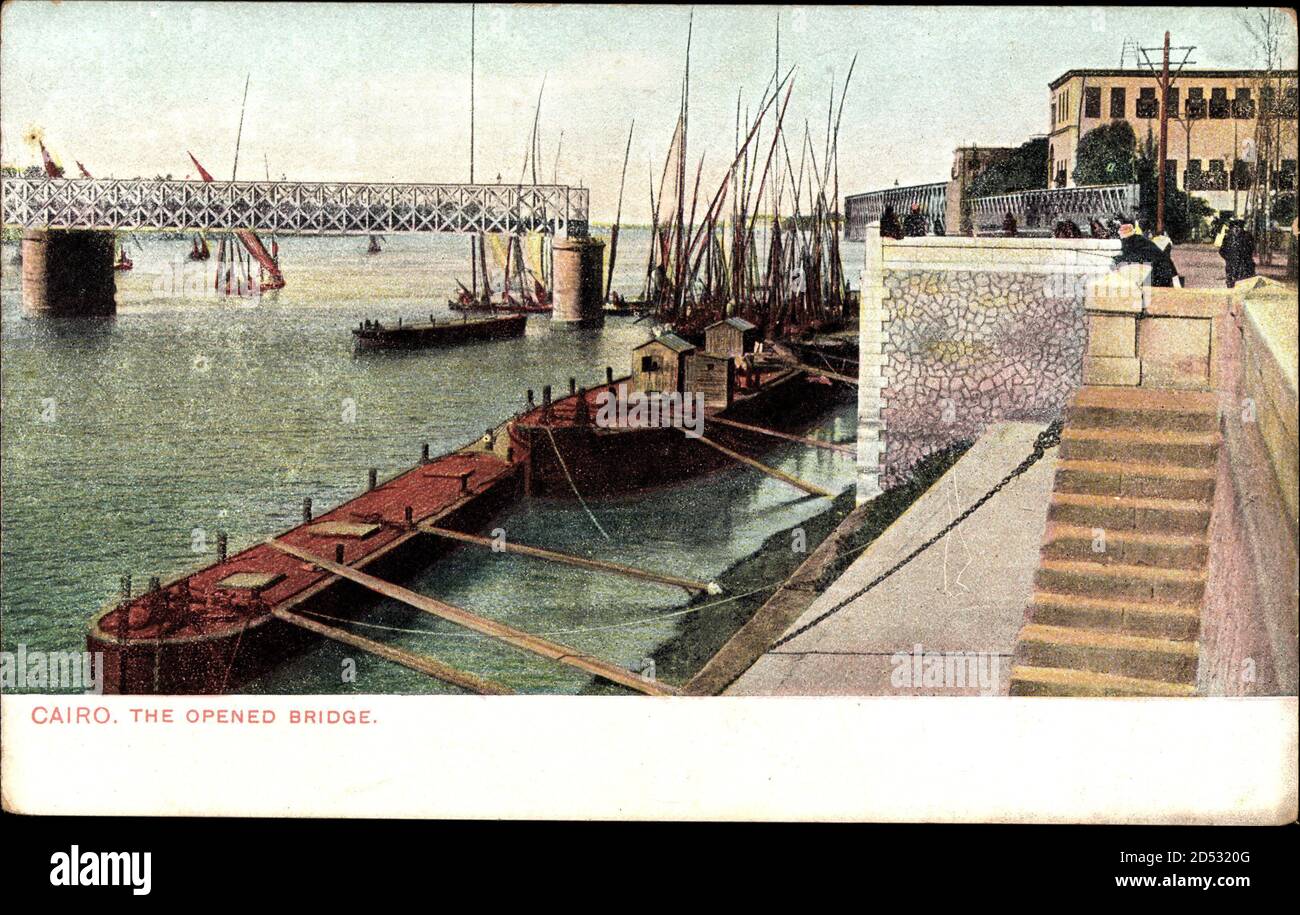 Cairo Kairo Ägypten, View ov the opened bridge, geöffnete Brücke, Boote ...
