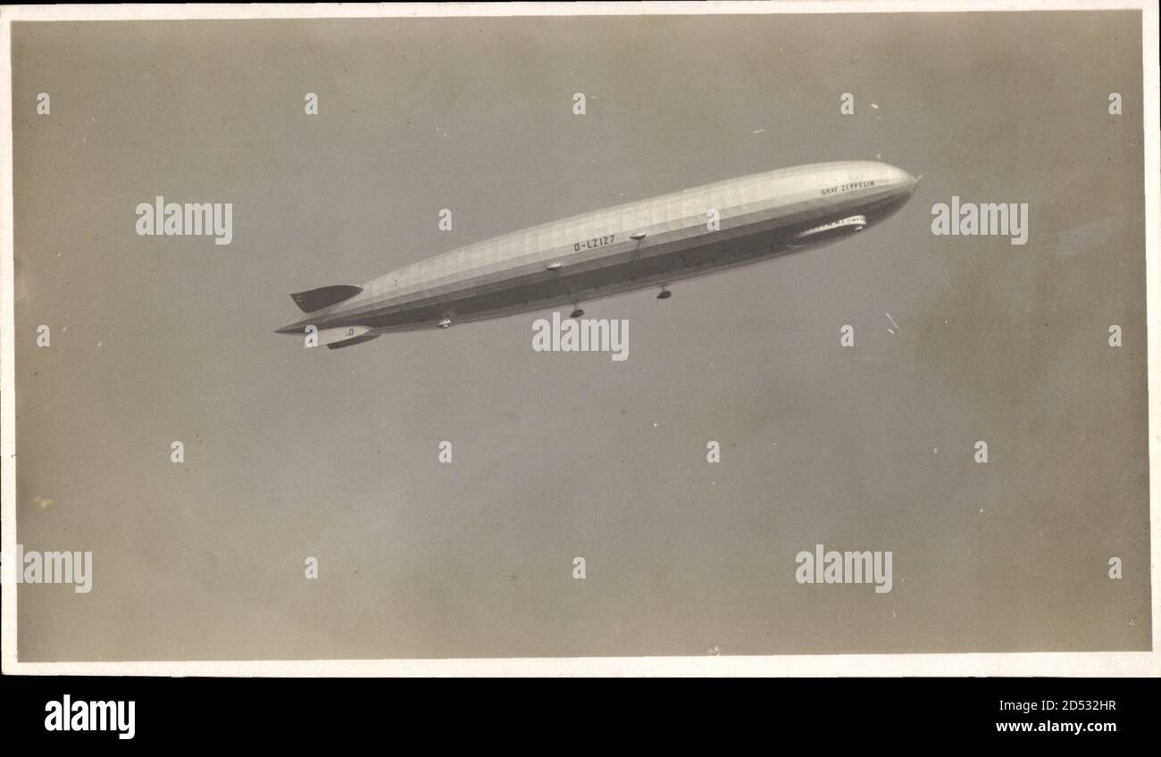 Zeppelin, LZ 127, Graf Zeppelin, Im Flug, Luftschiff | usage worldwide Stock Photo - Alamy
